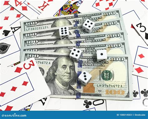 Geld Im Spiel Und Im Kasino Foto Bild Stockbild Bild Von Bargeld