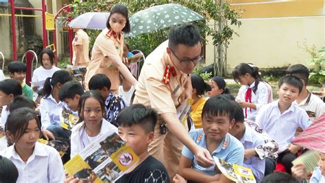 Tuyên Truyền Luật Giao Thông đường Bộ Tại Trường Tiểu Học Và Thcs Quốc