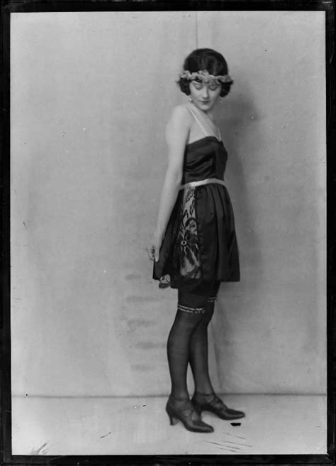 How To Dress Like A Flapper These 27 Cool Pics That Defined Young