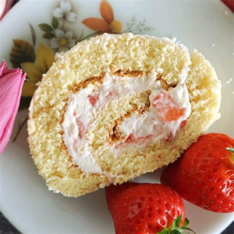 Strawberry Cake Roll My Gorgeous Recipes