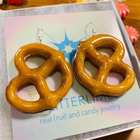 Mini Pretzel Earrings Glitterlimes