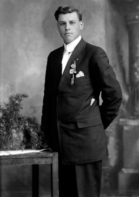 Nº L00829 › M Joseph Therriault Cyberphotos