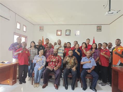 Sekda Serahkan Sk Penunjukkan Plh Kepala Inspektorat Kabupaten Yahukimo Kawattimur Id