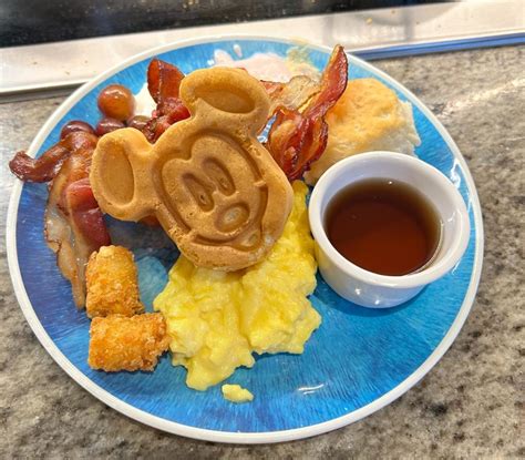 Chef Mickeys At Walt Disney World Character Dining Moms With Mouse