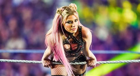 Wwe Star Alexa Bliss Announces Shes Pregnant