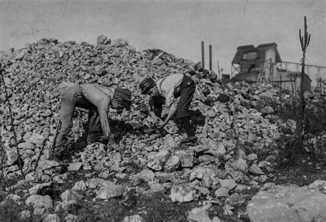 20 Haunting Photos Of 1920s Appalachian Coal Mining