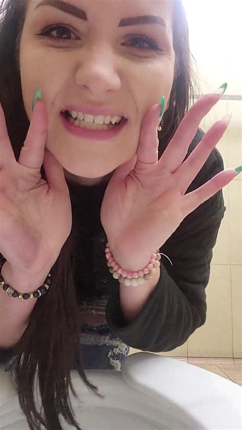 Evil Queen Of Toilet Destruction Queen Really Dgaf