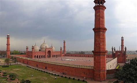 Badshahi Mosque Lahore The Magnificent Mughual Archetecture