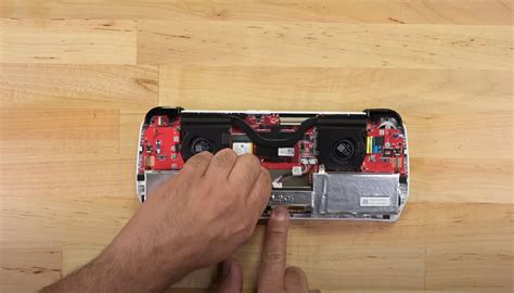 Ifixit 公開asus Rog Ally 拆解影片 可看到模組化與較容易拆解的設計 Line購物