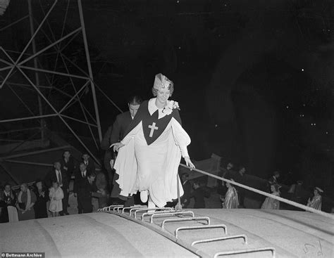 8 Fascinating Facts About Aimee Semple Mcpherson The Woman Who Turned