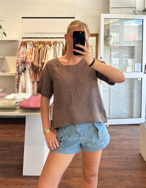 Aster Round Neck Top In Brown Linen Karma Kameleon