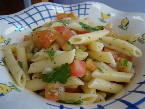 O Tempero Da Nesita Salada De Massa Com Tomate E Ervas Aromáticas