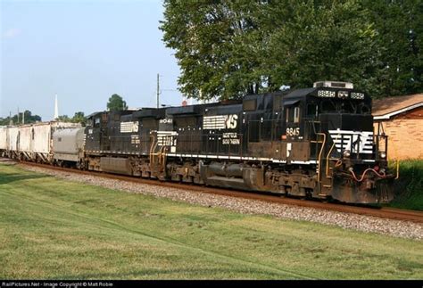 This Is The Ge Dash 9 40c It Featured The Spartan Cab Design And Was