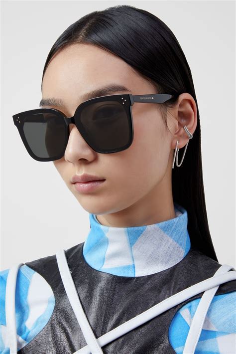 Gentle Monster Her 01 Shop Futuristic