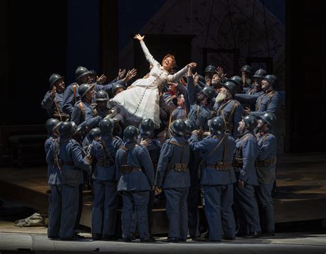 Meet Runner And Opera Star Lisette Oropesa Chicago Athlete Magazine