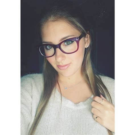 Conoce A La Hermosa Cantante Claire Abbott Su Instagram Y Fotos