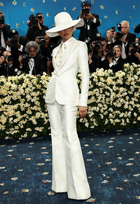 Met Gala 2025 Veja Todos Os Looks Das Celebridades No Evento Steal