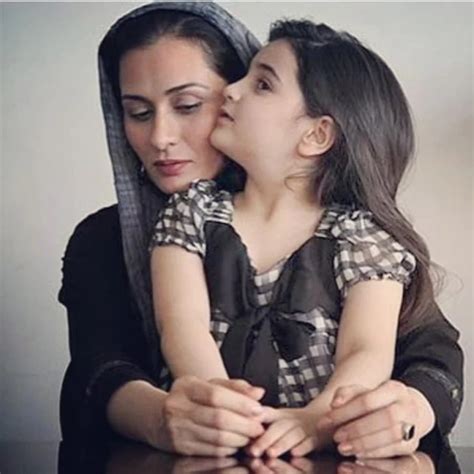 قاب هایی دیده نشده از پریوش نظریه و دخترش آناهیتا