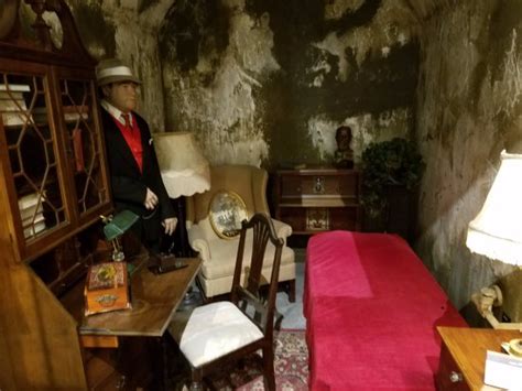 Al Capone Alcatraz Cel Al Capones Prison Cell Gold Decadence Free