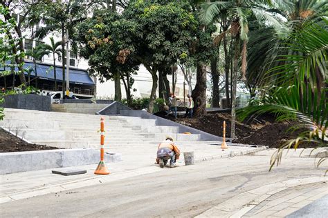 Delivery Of Parque Lleras Archyde