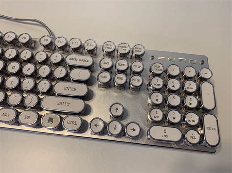 機械式鍵盤 復古設計 紅軸 著燈鍵盤 可換鍵帽 銀白 Keyboard 電腦＆科技 電腦周邊及配件 電腦鍵盤及相關產品 Carousell