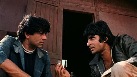 Sholay Sussurri E Grida In Piazza Maggiore