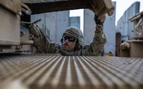 Army Expands Program Targeting Recruits With Specialized Skills Stars
