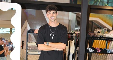 טי שירט ב 350 שקלים תומר טליאס השיק חנות פופאפ ישראל היום