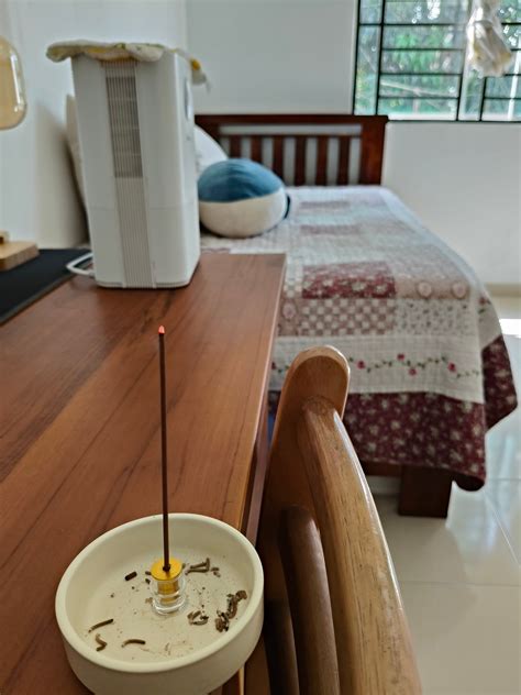 Cassie 因為沒有人睡，會變的沒有人氣的味道。我都會不時點上香精蠟燭或是最近的薰香。一進房會有平靜溫馨的味道。 想要了解更多關於薰香， 請自行聯繫👇