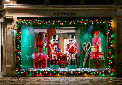 30 Retail Christmas Window Displays For Your Store Bonroy