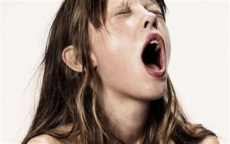 Mia Goth A Bela Revelação De Lars Von Trier Em Ninfomaníaca Gq Musa