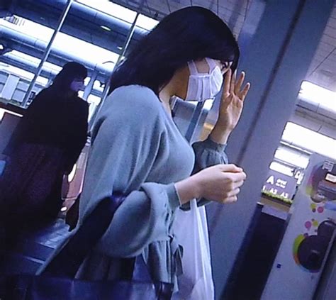 アイドル超えの可愛さを誇る清楚系激カワ美女が美巨乳突き出して歩く姿がエロ過ぎる めっちゃリアル