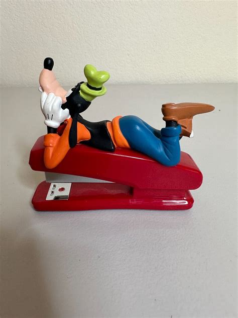 Walt Disney Goofy Red Stapler With Goofy Daydreaming 5 14 Long 4592660467
