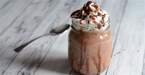 طرز تهیه میلک شیک نوتلا خوشمزه به روش کافی شاپی