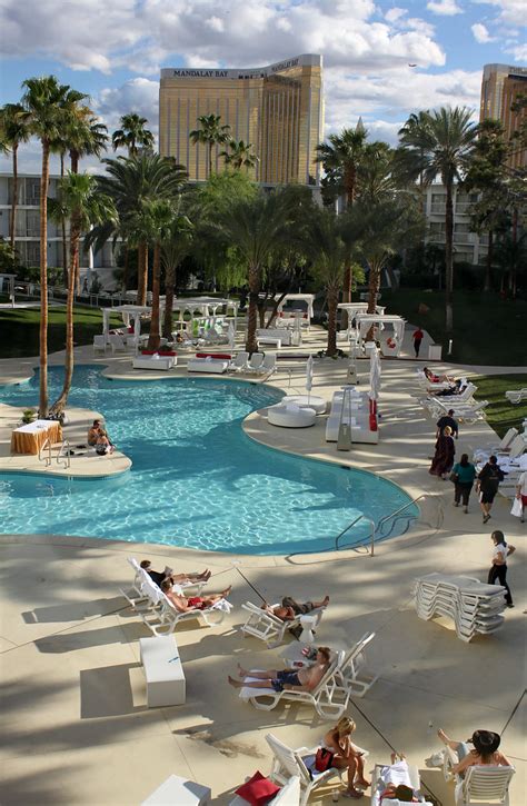 Tropicana Pool Las Vegas Nv It Was A Nice Day To Be Lou Flickr