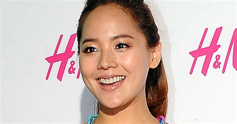 과감한 드레스의 배우 유진