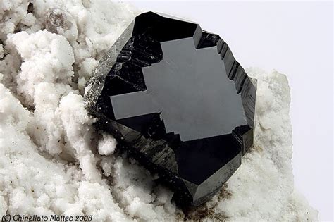 Bixbyite Mn Mineral Information Data And Localities