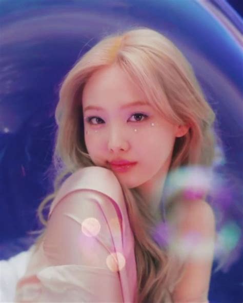 220624 Nayeon Pop Mv Nayeon Im Nayeon Girl Wallpaper