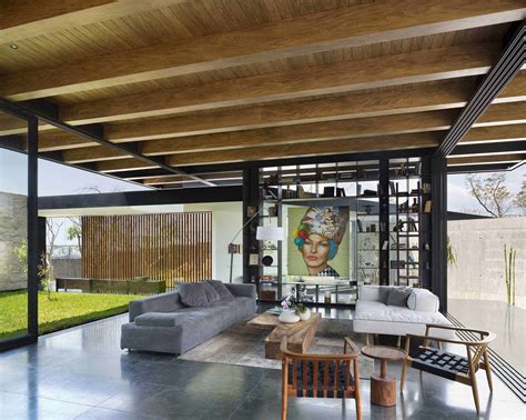 The Exposed Wood Ceiling Of This Home Shows Off Its Structure ᐅ
