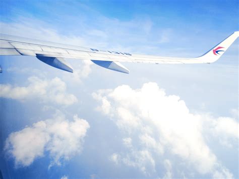 무료 이미지 푸른 하늘 화이트 구름 높은 고도 층 조직 비행기 여행 공기 호스 플랩 낮 항공 우주 공학 여객기 차량 기상 현상 에어 버스
