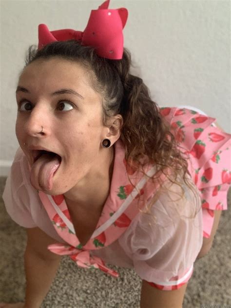 Hot Schoolgirl Dakota Marr Showing Her Body In A Sexy Outfit 15 Photos