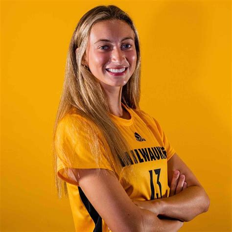 Lainey Higgins Central Midfielder Horizon League Milwaukee Panthers Nil Profile Opendorse
