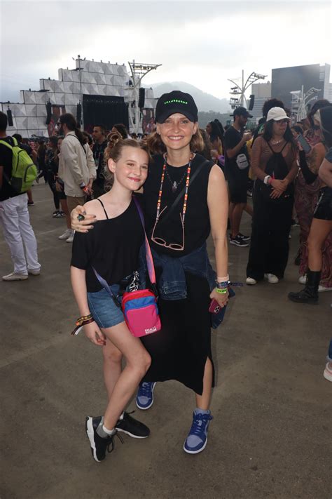 Fernanda Rodrigues Curte Rock In Rio Com A Filha E Impressiona Com Semelhança Quem Rock In Rio