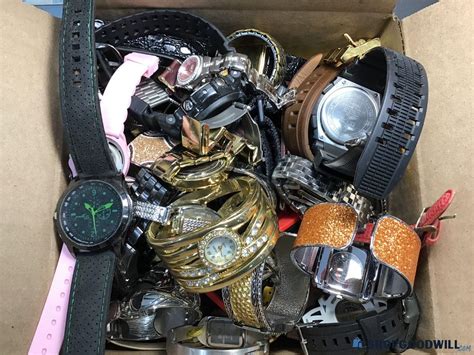 15 Lbs Assorted Watches And Parts Grab Lot 038
