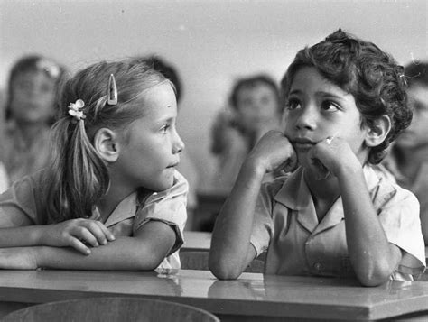 המוסך ריאיון עם הקומיקסאית אילנה זפרן על ספרה ״גלויות לב