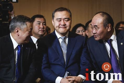 Фото АН ын даргад нэр дэвшигчид үнэмлэхээ гардан авлаа