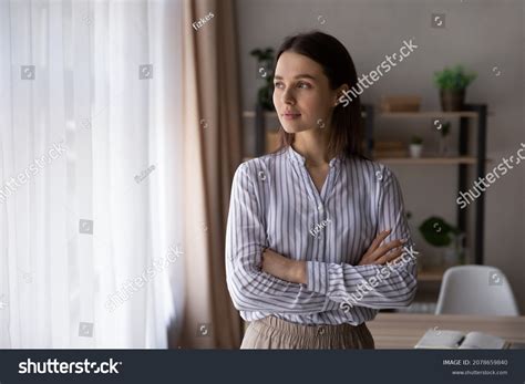 1350687 Imágenes De Joven Reflexionando Imágenes Fotos Y Vectores De Stock Shutterstock