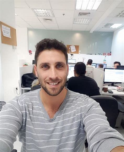 צפו אלעד פלדר בשיר מטריף לשבת וידאו