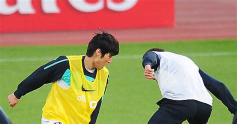 사진 박지성발 사이로 살짝