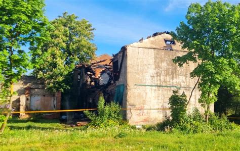 Foto Deg Pamesta Māja Rīgas Ielā Bauskā Dzēšanas Darbu Gaitā Atrasts Bojāgājušais